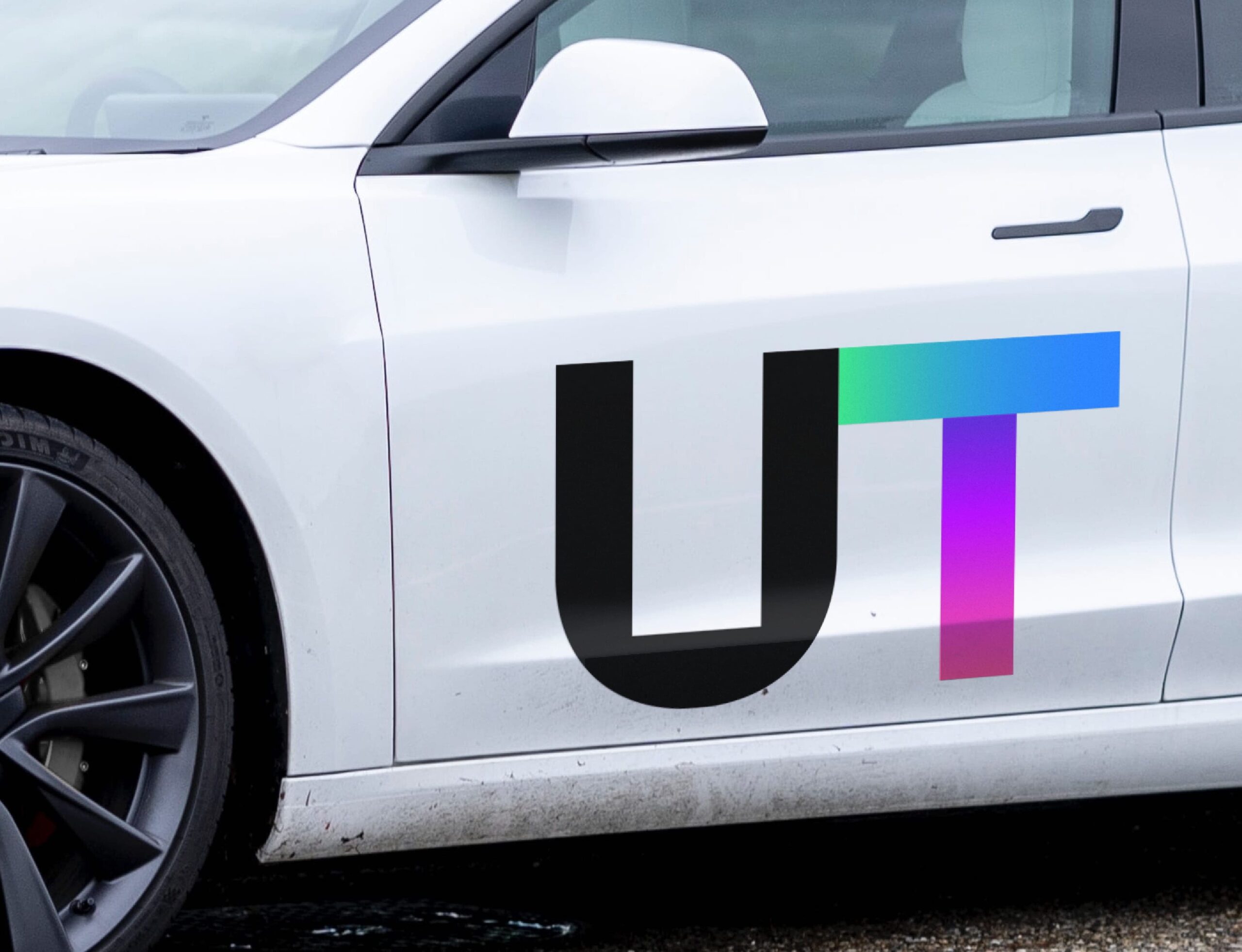 돌아온 '우리들의 택시' UT의 브랜드 디자인 - ANTIEGG 디자인