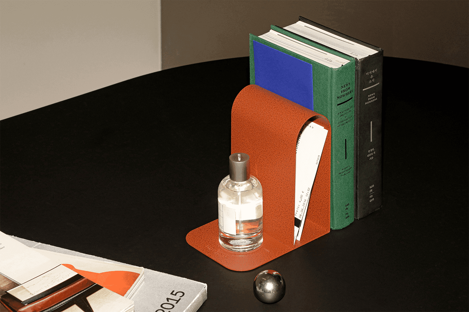 없던 영감도 샘솟는 책상 정리의 세계 - ANTIEGG 라이프스타일