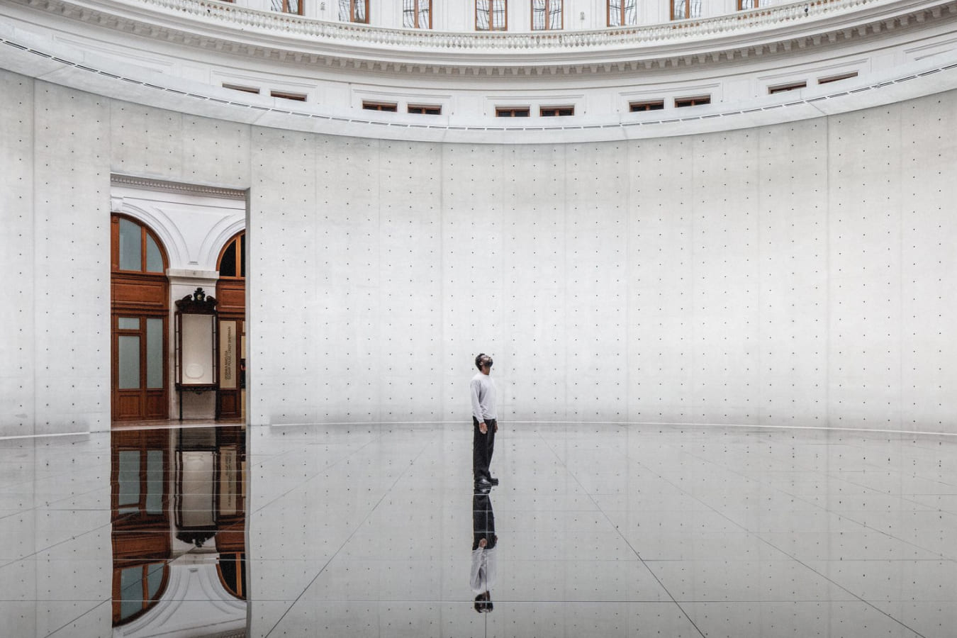 안도 타다오의 공간 속 김수자의 성찰적 세계 - ANTIEGG 아트