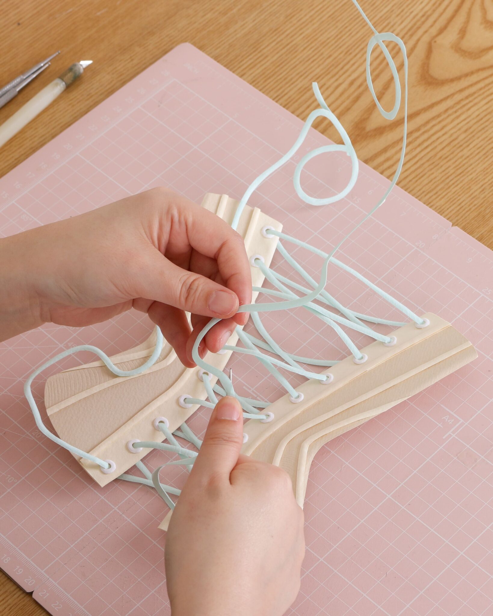 작품을 함축하는 종이조각 최숙경 종이 조각가 인터뷰 - ANTIEGG 아트